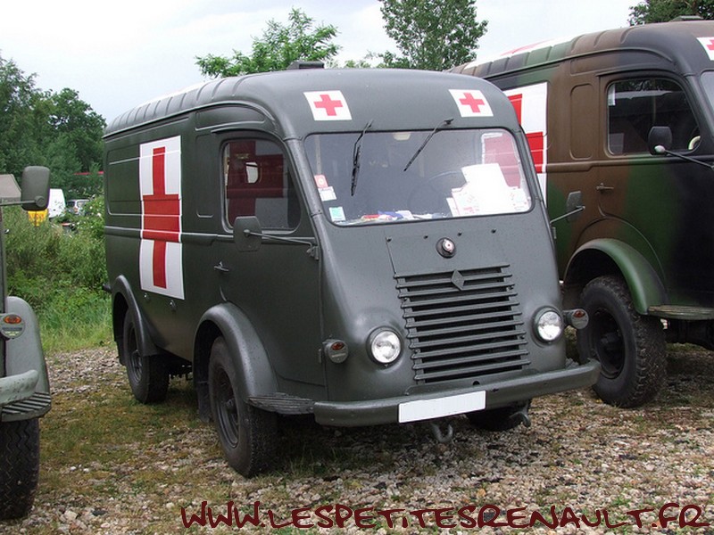 Les Petites Renault - Renault 1000kg ambulance militaire 1956