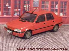 Les Petites Renault - Dacia Supernova 2000