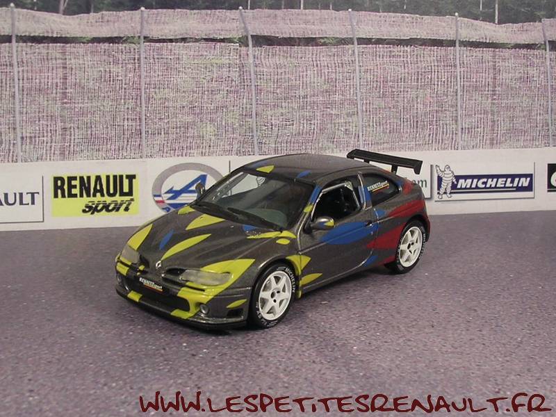 [V2.0] Les Petites Renault - Renault Megane I Maxi présentation 1996
